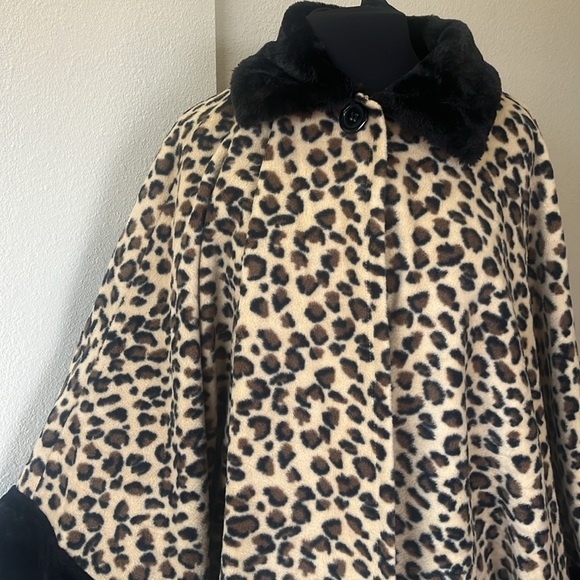 Argee | Sweaters | Argee Fleece Leopard Print Shrug Preloved | Poshmark
